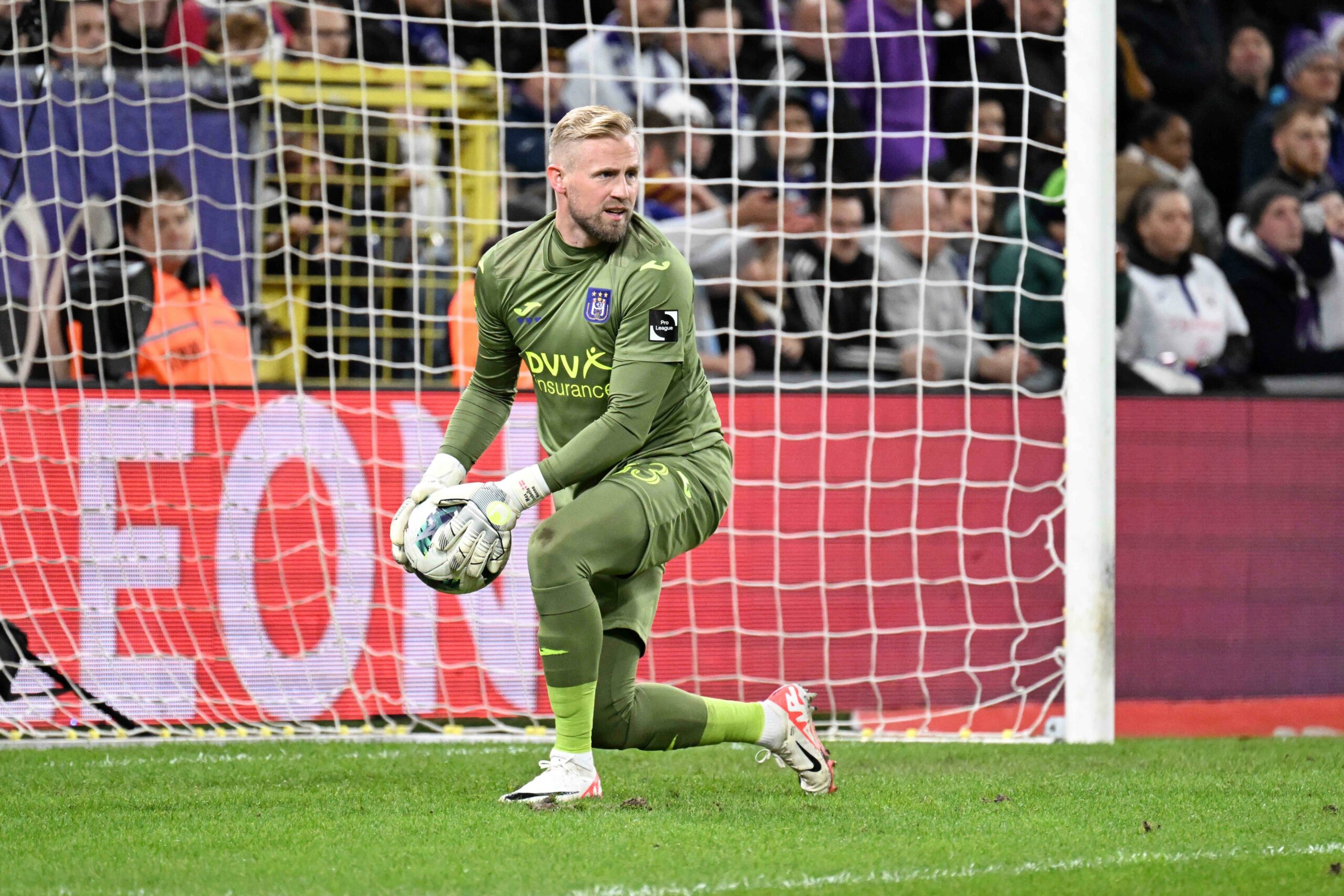 Maxime Dupé op weg naar de exit door Schmeichel?